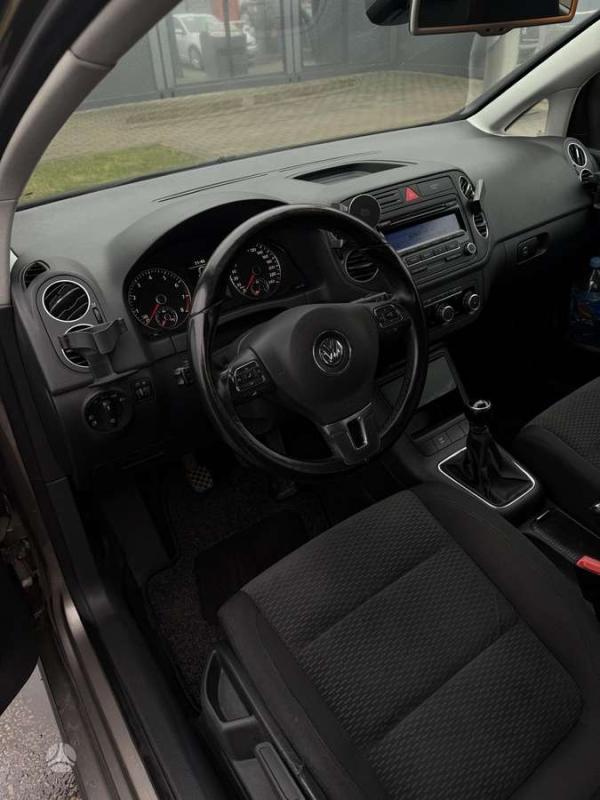 Brūns Volkswagen Golf Plus 2009 Marijampole, ar dzinēja tilpumu 1.60 L un nobraukumu 226 tūkst. km par 3900 €, foto 9 vietnē AUTOMOTO.COM.LV