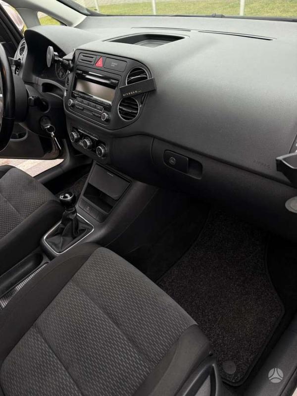 Brown Volkswagen Golf Plus 2009 in Marijampole, with an engine capacity of 1.60 L and mileage of 226 thousand km for 3750 €, photo 11 on AUTOMOTO.COM.LV