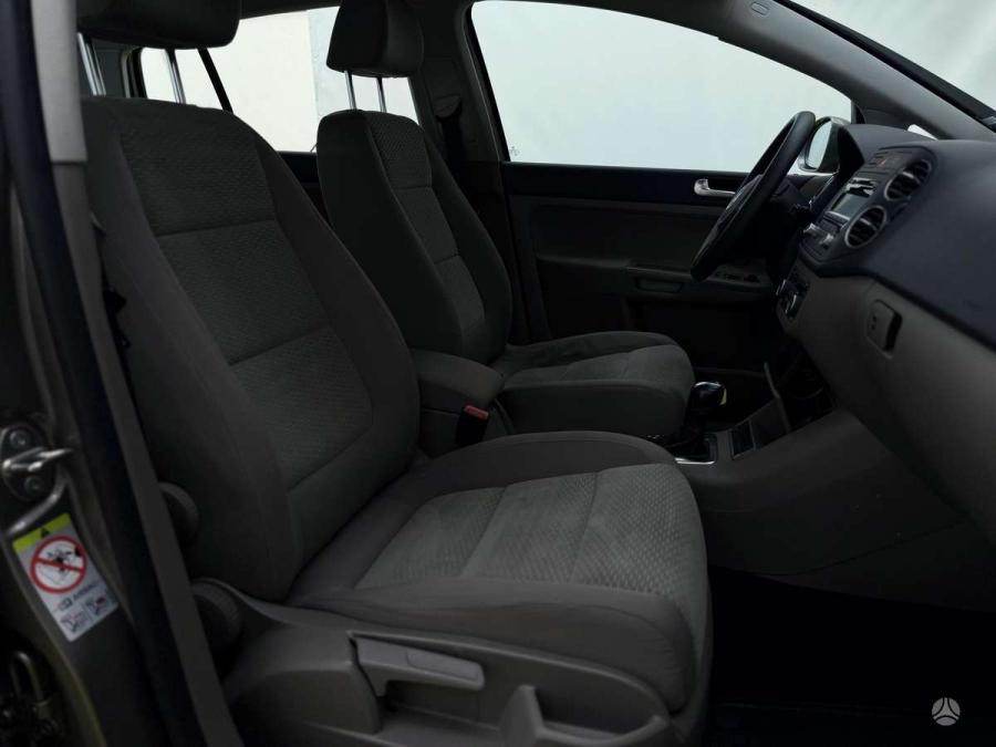 Brūns Volkswagen Golf Plus 2010 Viļņa, ar dzinēja tilpumu 1.40 L un nobraukumu 217 tūkst. km par 4600 €, foto 15 vietnē AUTOMOTO.COM.LV