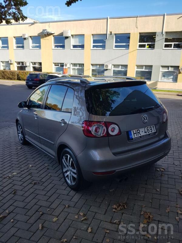 Brown Volkswagen Golf Plus 2011 in Riga, with an engine capacity of 1.40 L and mileage of 237 thousand km for 5750 €, photo 8 on AUTOMOTO.COM.LV