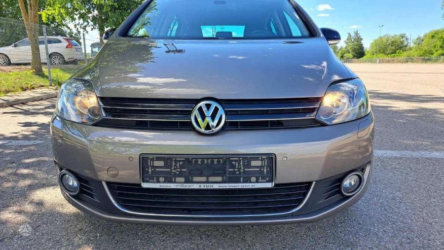 Brown Volkswagen Golf Plus 2011 in Marijampole, with an engine capacity of 1.20 L and mileage of 94 thousand km for 6499 €, photo 1 on AUTOMOTO.COM.LV