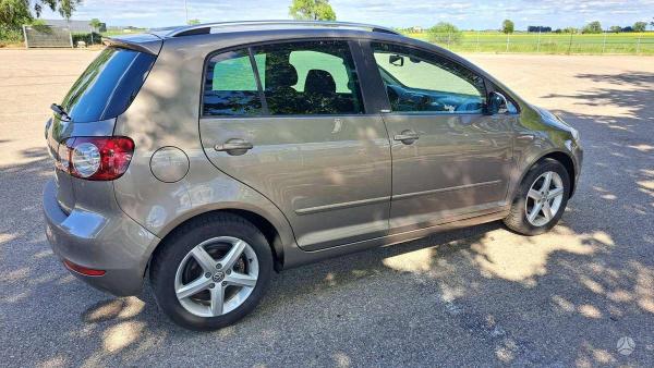 Brown Volkswagen Golf Plus 2011 in Marijampole, with an engine capacity of 1.20 L and mileage of 94 thousand km for 6499 €, photo 3 on AUTOMOTO.COM.LV