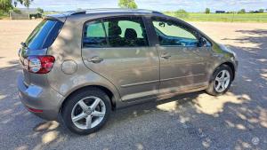 Brown Volkswagen Golf Plus 2011 in Marijampole, with an engine capacity of 1.20 L and mileage of 94 thousand km for 6499 €, photo 4 on AUTOMOTO.COM.LV