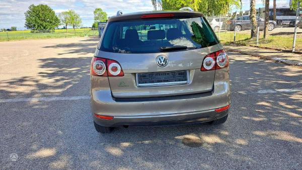 Brown Volkswagen Golf Plus 2011 in Marijampole, with an engine capacity of 1.20 L and mileage of 94 thousand km for 6499 €, photo 4 on AUTOMOTO.COM.LV