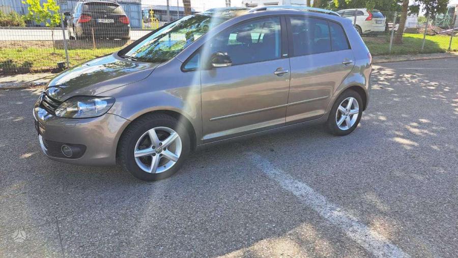 Brown Volkswagen Golf Plus 2011 in Marijampole, with an engine capacity of 1.20 L and mileage of 94 thousand km for 6499 €, photo 6 on AUTOMOTO.COM.LV
