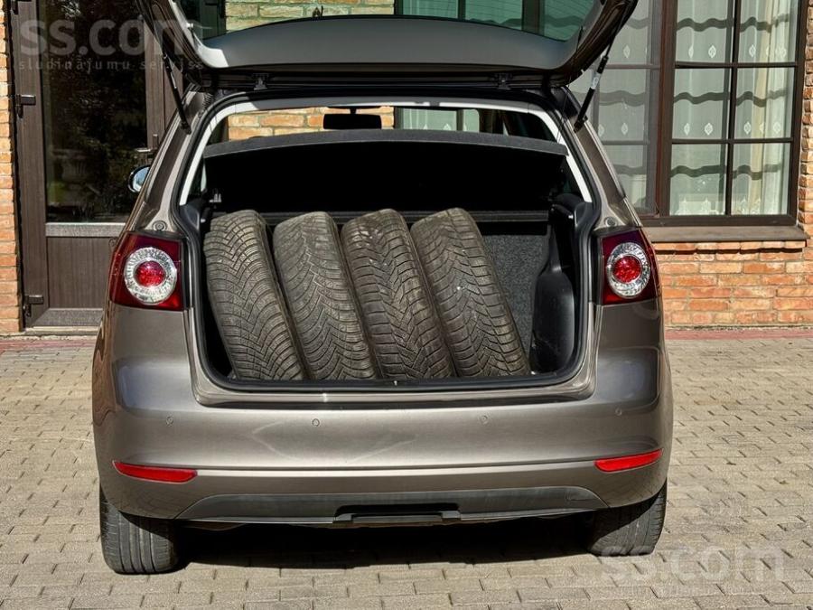 Brūns Volkswagen Golf Plus 2011 Jelgava, ar dzinēja tilpumu 1.20 L un nobraukumu 0 tūkst. km par 4950 €, foto 10 vietnē AUTOMOTO.COM.LV
