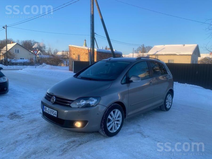 Brown Volkswagen Golf Plus 2012 in Daugavpils, with an engine capacity of 1.60 L and mileage of 0 thousand km for 5300 €, photo 1 on AUTOMOTO.COM.LV