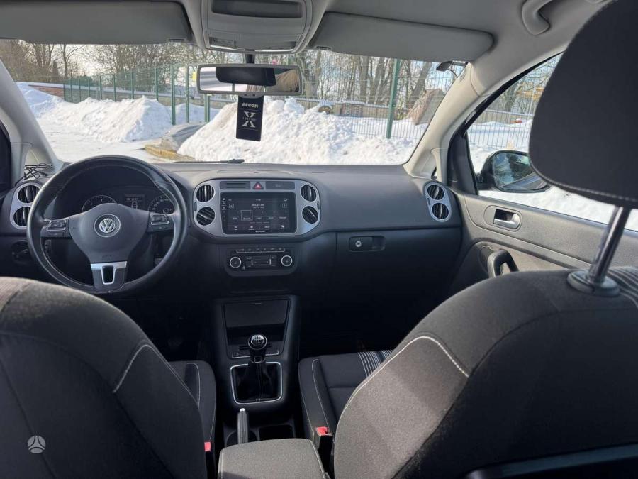 Brown Volkswagen Golf Plus 2012 in Kursenai, with an engine capacity of 1.60 L and mileage of 220 thousand km for 5999 €, photo 5 on AUTOMOTO.COM.LV