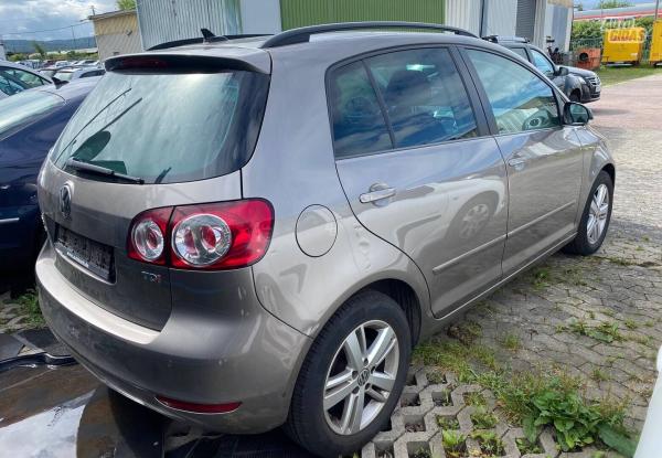 Brown Volkswagen Golf Plus 2012 in Raseiniai, with an engine capacity of 1.60 L and mileage of 232 thousand km for 5150 €, photo 9 on AUTOMOTO.COM.LV