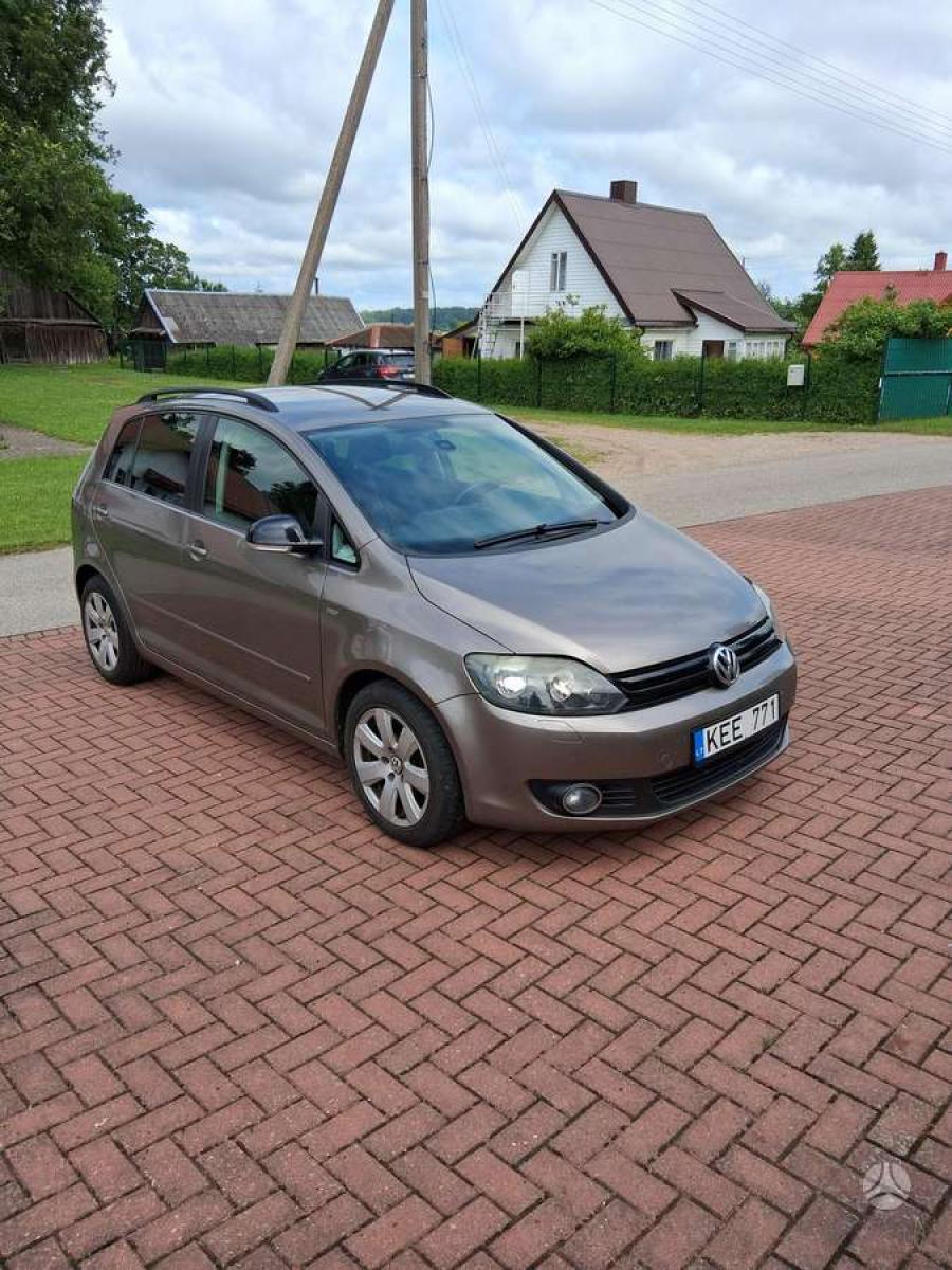 Brūns Volkswagen Golf Plus 2012 Ignalina, ar dzinēja tilpumu 1.60 L un nobraukumu 345 tūkst. km par 3000 €, foto 1 vietnē AUTOMOTO.COM.LV