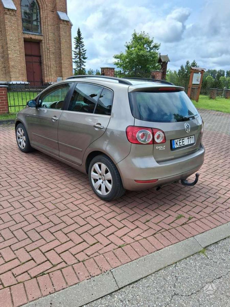 Brūns Volkswagen Golf Plus 2012 Ignalina, ar dzinēja tilpumu 1.60 L un nobraukumu 345 tūkst. km par 3000 €, foto 3 vietnē AUTOMOTO.COM.LV