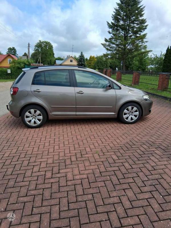 Brūns Volkswagen Golf Plus 2012 Ignalina, ar dzinēja tilpumu 1.60 L un nobraukumu 345 tūkst. km par 3000 €, foto 5 vietnē AUTOMOTO.COM.LV
