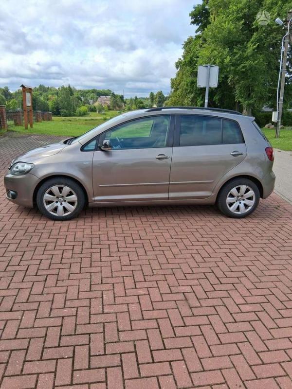 Brūns Volkswagen Golf Plus 2012 Ignalina, ar dzinēja tilpumu 1.60 L un nobraukumu 345 tūkst. km par 3000 €, foto 8 vietnē AUTOMOTO.COM.LV
