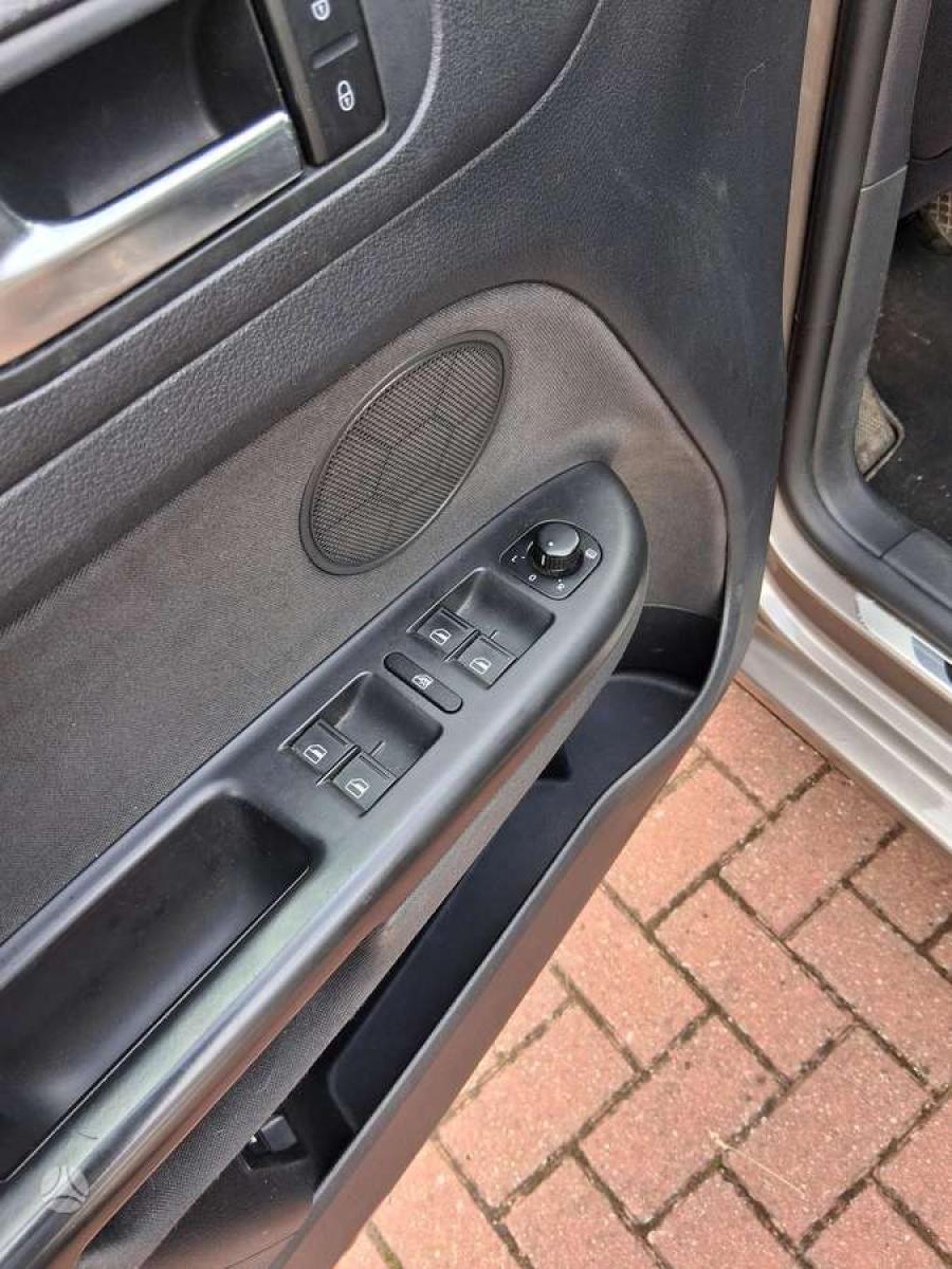 Brūns Volkswagen Golf Plus 2012 Ignalina, ar dzinēja tilpumu 1.60 L un nobraukumu 345 tūkst. km par 3000 €, foto 21 vietnē AUTOMOTO.COM.LV