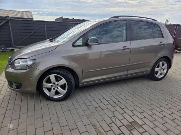 Brown Volkswagen Golf Plus 2013 in Kaisiadorys, with an engine capacity of 1.97 L and mileage of 221 thousand km for 5850 €, photo 4 on AUTOMOTO.COM.LV