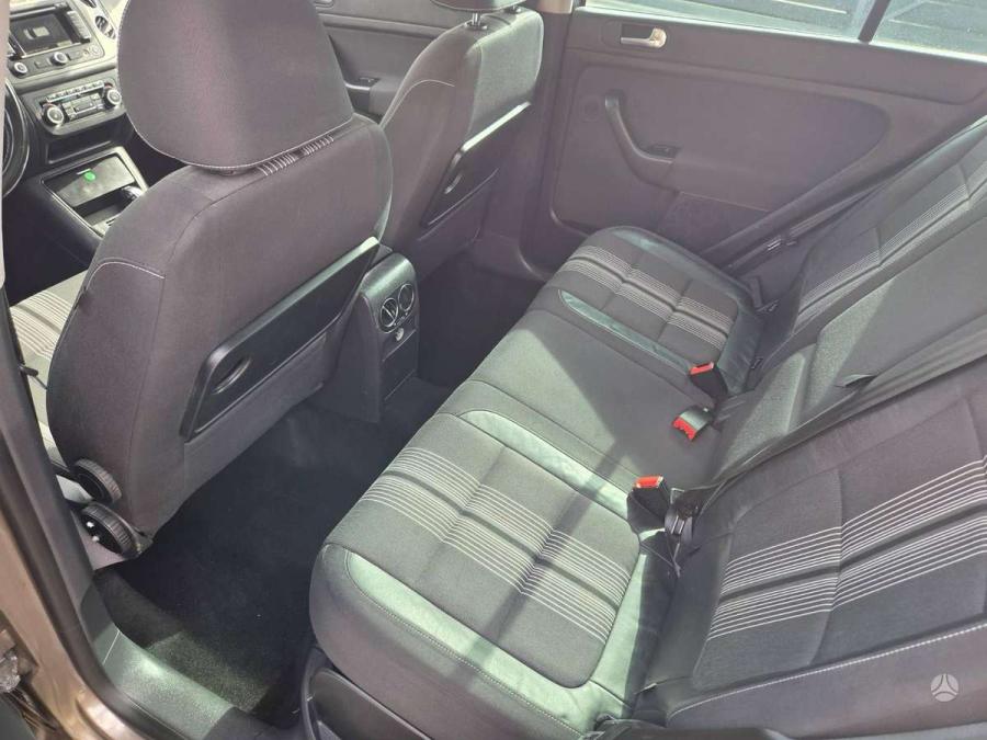 Brown Volkswagen Golf Plus 2013 in Kaisiadorys, with an engine capacity of 1.97 L and mileage of 221 thousand km for 5850 €, photo 11 on AUTOMOTO.COM.LV