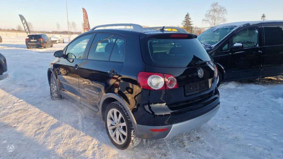 Black Volkswagen Golf Plus Cross 2007 in Marijampole, with an engine capacity of 1.97 L and mileage of 201 thousand km for 4990 €, photo 6 on AUTOMOTO.COM.LV