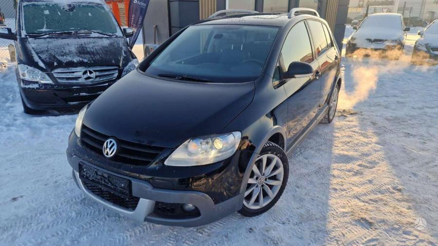 Black Volkswagen Golf Plus Cross 2007 in Marijampole, with an engine capacity of 1.97 L and mileage of 201 thousand km for 4990 €, photo 10 on AUTOMOTO.COM.LV