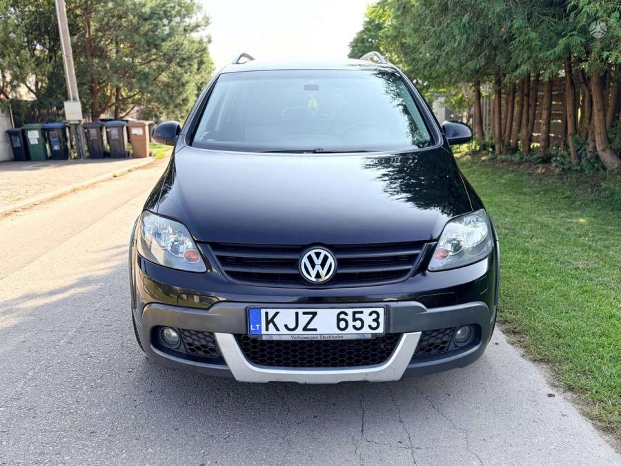 Black Volkswagen Golf Plus Cross 2007 in Vilnius, with an engine capacity of 1.39 L and mileage of 233 thousand km for 3650 €, photo 3 on AUTOMOTO.COM.LV