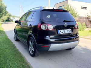 Black Volkswagen Golf Plus Cross 2007 in Vilnius, with an engine capacity of 1.39 L and mileage of 233 thousand km for 3650 €, photo 7 on AUTOMOTO.COM.LV