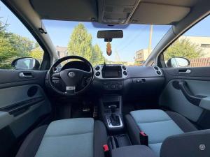 Black Volkswagen Golf Plus Cross 2007 in Vilnius, with an engine capacity of 1.39 L and mileage of 233 thousand km for 3650 €, photo 8 on AUTOMOTO.COM.LV