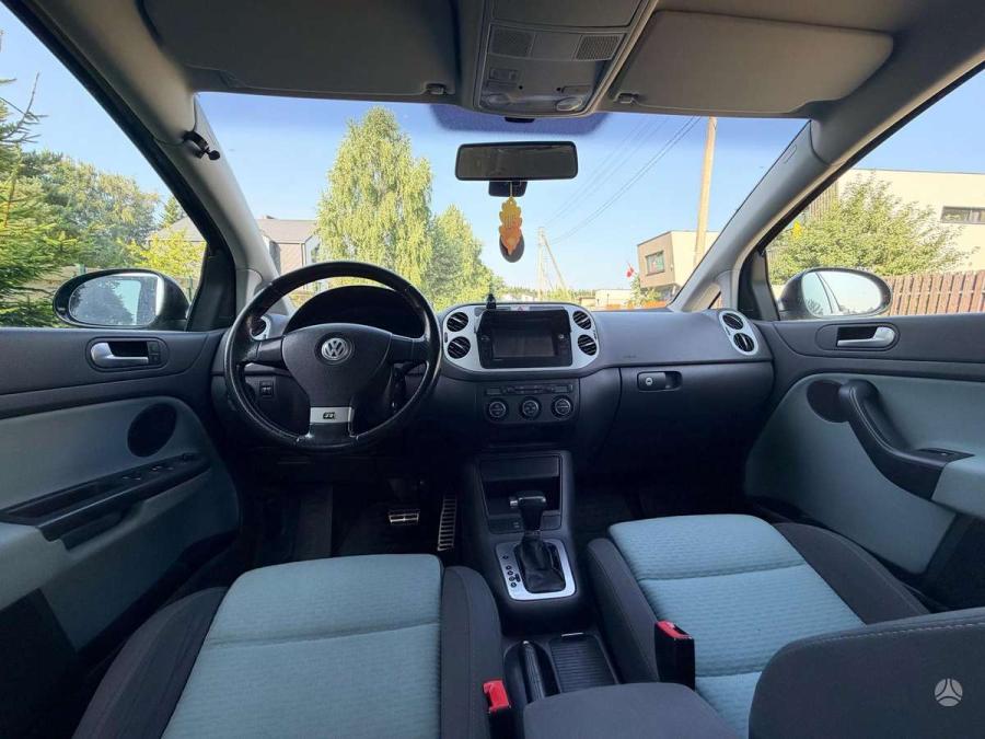 Black Volkswagen Golf Plus Cross 2007 in Vilnius, with an engine capacity of 1.39 L and mileage of 233 thousand km for 3650 €, photo 8 on AUTOMOTO.COM.LV