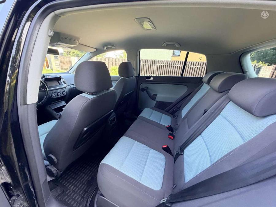 Black Volkswagen Golf Plus Cross 2007 in Vilnius, with an engine capacity of 1.39 L and mileage of 233 thousand km for 3650 €, photo 9 on AUTOMOTO.COM.LV