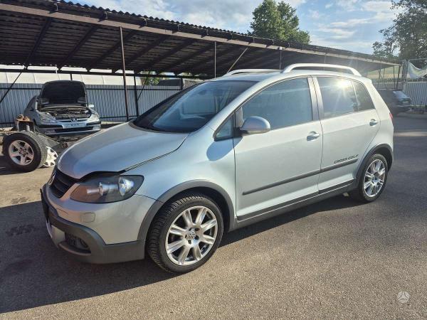 Blue Volkswagen Golf Plus Cross 2007 in Vilkaviskis, with an engine capacity of 1.40 L and mileage of 171 thousand km for 2399 €, photo 2 on AUTOMOTO.COM.LV