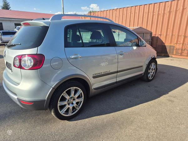 Blue Volkswagen Golf Plus Cross 2007 in Vilkaviskis, with an engine capacity of 1.40 L and mileage of 171 thousand km for 2399 €, photo 3 on AUTOMOTO.COM.LV