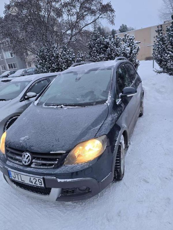 Zils Volkswagen Golf Plus Cross 2008 Kauņa, ar dzinēja tilpumu 1.97 L un nobraukumu 398 tūkst. km par 1500 €, foto 1 vietnē AUTOMOTO.COM.LV
