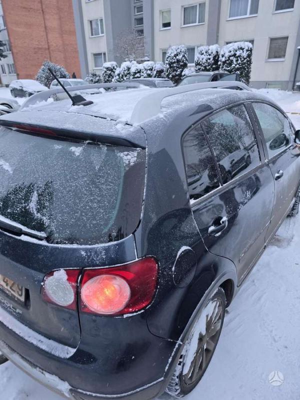 Zils Volkswagen Golf Plus Cross 2008 Kauņa, ar dzinēja tilpumu 1.97 L un nobraukumu 398 tūkst. km par 1500 €, foto 3 vietnē AUTOMOTO.COM.LV