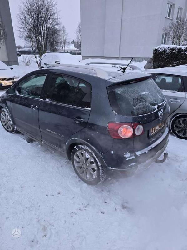 Zils Volkswagen Golf Plus Cross 2008 Kauņa, ar dzinēja tilpumu 1.97 L un nobraukumu 398 tūkst. km par 1500 €, foto 5 vietnē AUTOMOTO.COM.LV