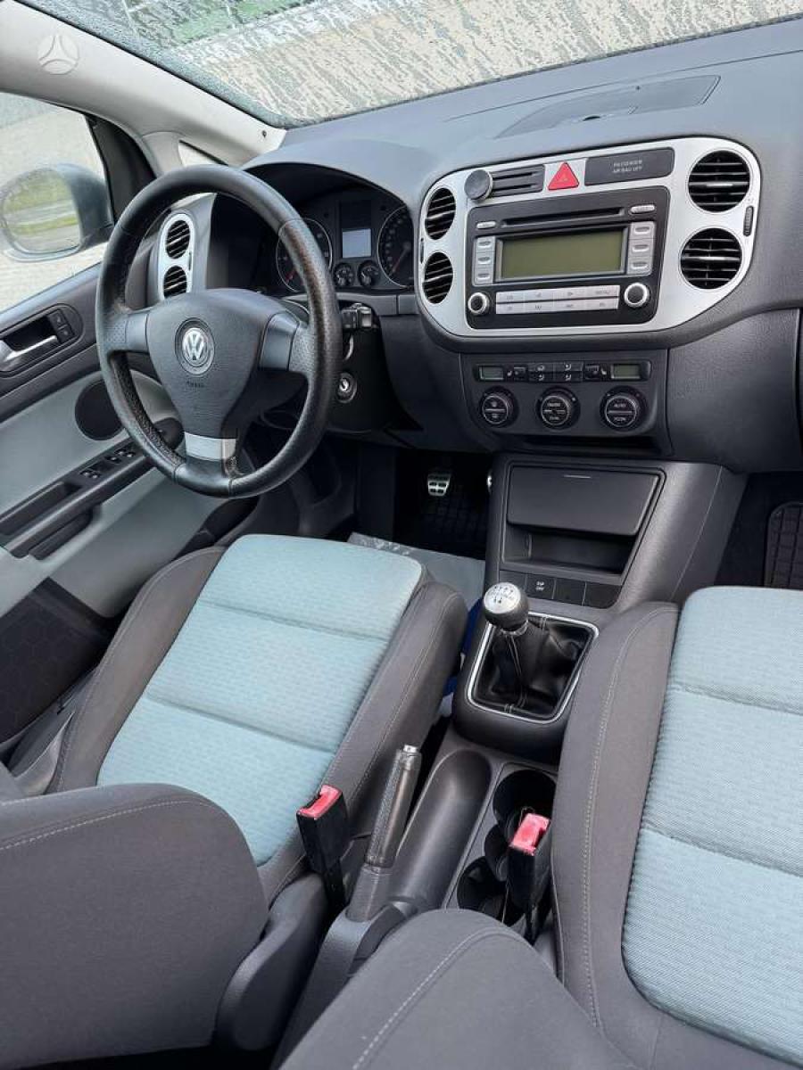 Pelēks Volkswagen Golf Plus Cross 2007 Kauņa, ar dzinēja tilpumu 1.90 L un nobraukumu 239 tūkst. km par 2800 €, foto 8 vietnē AUTOMOTO.COM.LV
