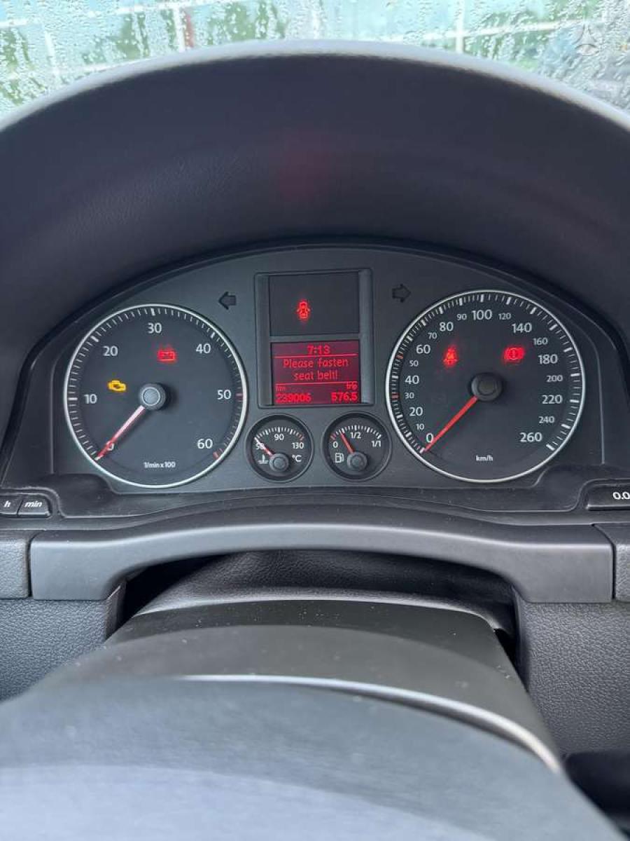 Pelēks Volkswagen Golf Plus Cross 2007 Kauņa, ar dzinēja tilpumu 1.90 L un nobraukumu 239 tūkst. km par 2800 €, foto 9 vietnē AUTOMOTO.COM.LV
