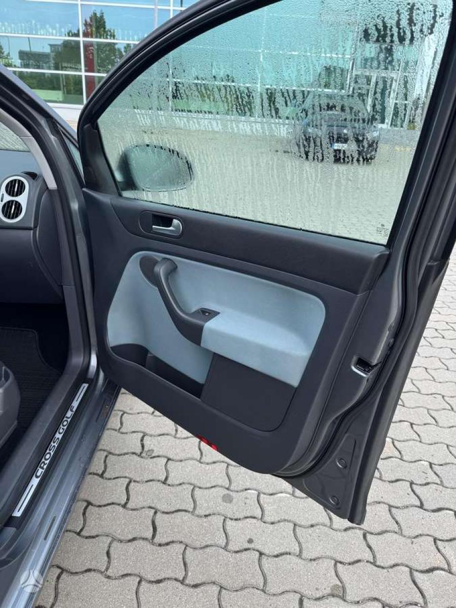 Pelēks Volkswagen Golf Plus Cross 2007 Kauņa, ar dzinēja tilpumu 1.90 L un nobraukumu 239 tūkst. km par 2800 €, foto 10 vietnē AUTOMOTO.COM.LV