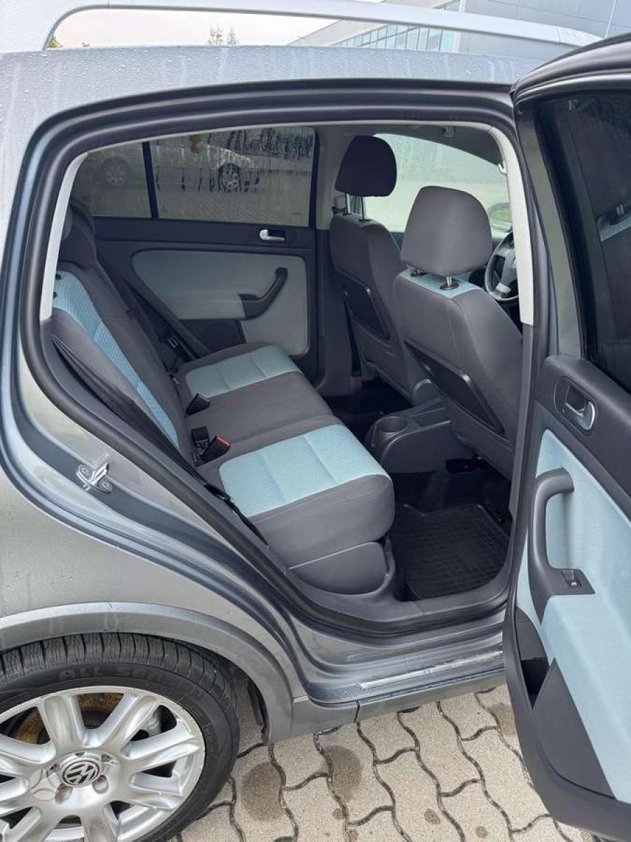 Pelēks Volkswagen Golf Plus Cross 2007 Kauņa, ar dzinēja tilpumu 1.90 L un nobraukumu 239 tūkst. km par 2800 €, foto 11 vietnē AUTOMOTO.COM.LV