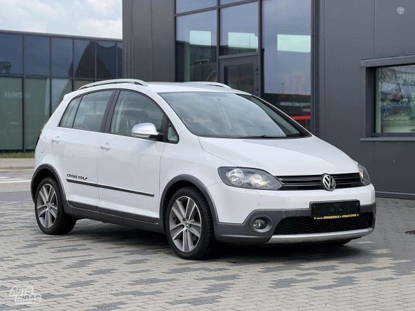 White Volkswagen Golf Plus Cross 2012 in Siauliai, with an engine capacity of 1.60 L and mileage of 185 thousand km for 4900 €, photo 1 on AUTOMOTO.COM.LV