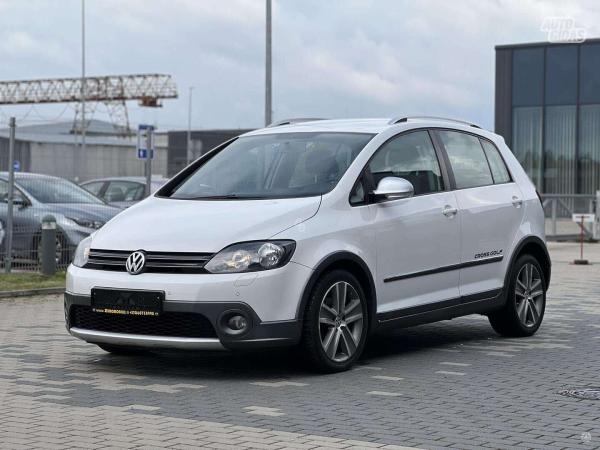 White Volkswagen Golf Plus Cross 2012 in Siauliai, with an engine capacity of 1.60 L and mileage of 185 thousand km for 4900 €, photo 2 on AUTOMOTO.COM.LV