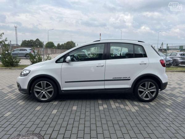 White Volkswagen Golf Plus Cross 2012 in Siauliai, with an engine capacity of 1.60 L and mileage of 185 thousand km for 4900 €, photo 5 on AUTOMOTO.COM.LV