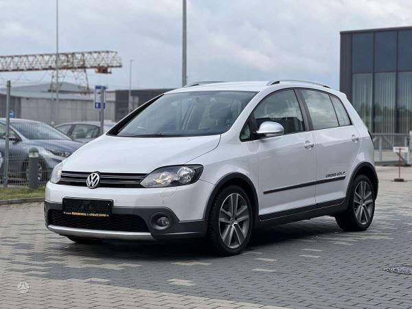 White Volkswagen Golf Plus Cross 2012 in Siauliai, with an engine capacity of 1.60 L and mileage of 185 thousand km for 4900 €, photo 1 on AUTOMOTO.COM.LV