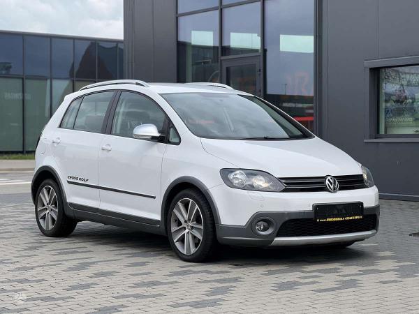 White Volkswagen Golf Plus Cross 2012 in Siauliai, with an engine capacity of 1.60 L and mileage of 185 thousand km for 4900 €, photo 3 on AUTOMOTO.COM.LV