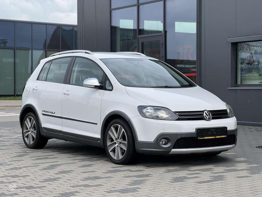 White Volkswagen Golf Plus Cross 2012 in Siauliai, with an engine capacity of 1.60 L and mileage of 185 thousand km for 4900 €, photo 3 on AUTOMOTO.COM.LV