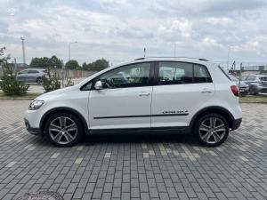 White Volkswagen Golf Plus Cross 2012 in Siauliai, with an engine capacity of 1.60 L and mileage of 185 thousand km for 4900 €, photo 6 on AUTOMOTO.COM.LV