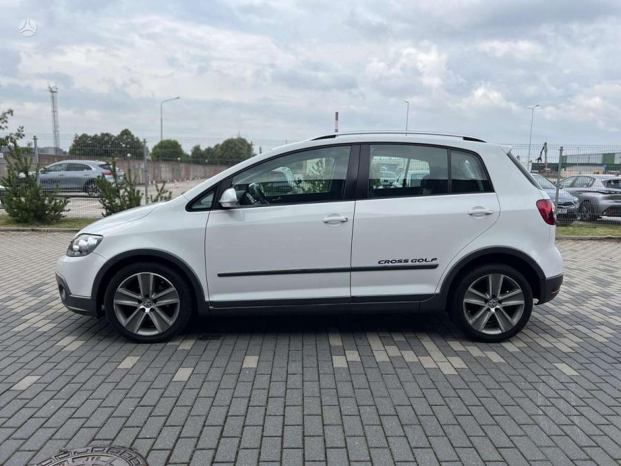 White Volkswagen Golf Plus Cross 2012 in Siauliai, with an engine capacity of 1.60 L and mileage of 185 thousand km for 4900 €, photo 6 on AUTOMOTO.COM.LV