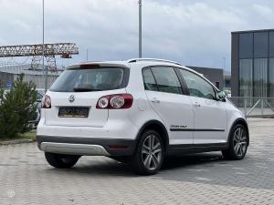 White Volkswagen Golf Plus Cross 2012 in Siauliai, with an engine capacity of 1.60 L and mileage of 185 thousand km for 4900 €, photo 8 on AUTOMOTO.COM.LV
