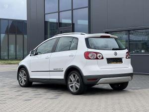 White Volkswagen Golf Plus Cross 2012 in Siauliai, with an engine capacity of 1.60 L and mileage of 185 thousand km for 4900 €, photo 9 on AUTOMOTO.COM.LV