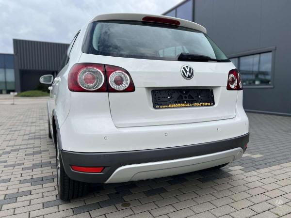 White Volkswagen Golf Plus Cross 2012 in Siauliai, with an engine capacity of 1.60 L and mileage of 185 thousand km for 4900 €, photo 10 on AUTOMOTO.COM.LV
