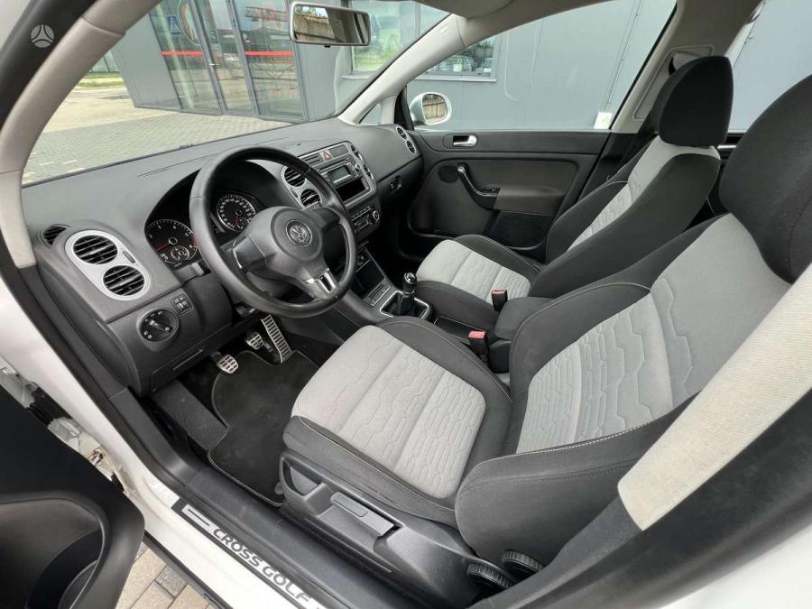 White Volkswagen Golf Plus Cross 2012 in Siauliai, with an engine capacity of 1.60 L and mileage of 185 thousand km for 4900 €, photo 12 on AUTOMOTO.COM.LV