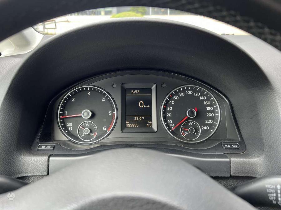 White Volkswagen Golf Plus Cross 2012 in Siauliai, with an engine capacity of 1.60 L and mileage of 185 thousand km for 4900 €, photo 13 on AUTOMOTO.COM.LV