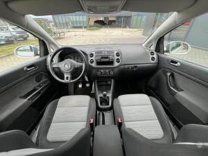 White Volkswagen Golf Plus Cross 2012 in Siauliai, with an engine capacity of 1.60 L and mileage of 185 thousand km for 4900 €, photo 15 on AUTOMOTO.COM.LV